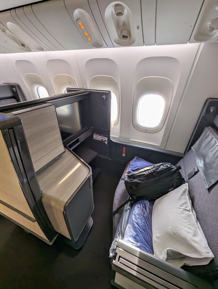 ANA The Room business class experience and review from Tokyo to Chicago ...