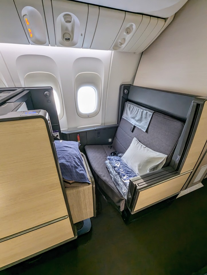 ANA The Room business class experience and review from Tokyo to Chicago ...